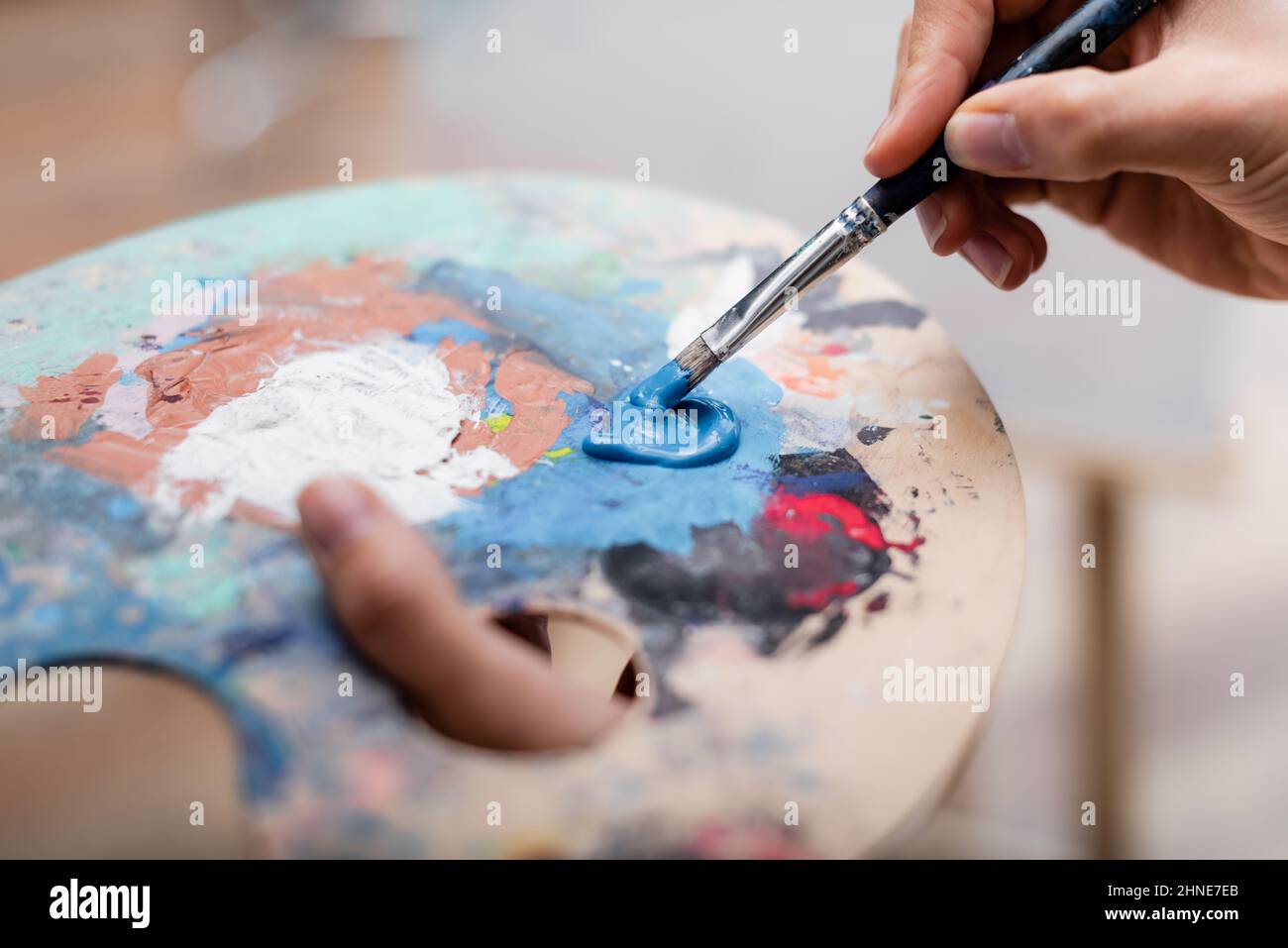 Hands female painter mixing colors hi-res stock photography and images ...