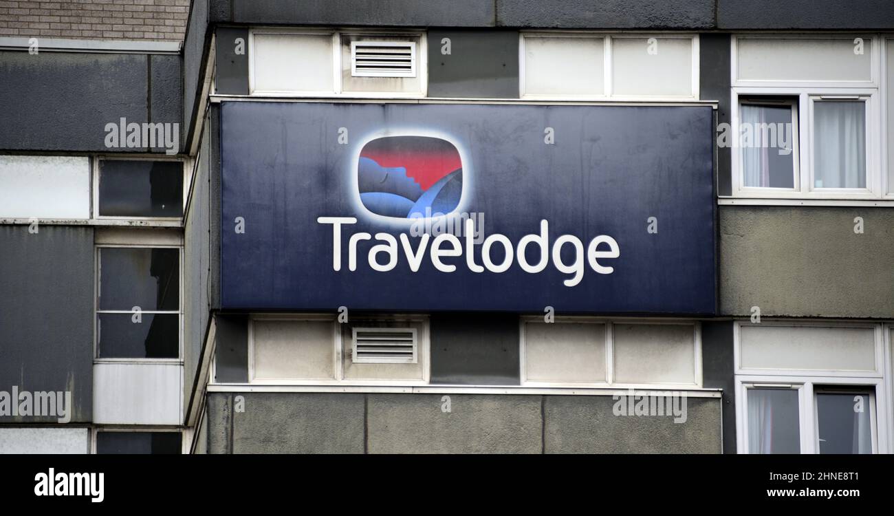 Hotel rooms sign hi-res stock photography and images - Alamy