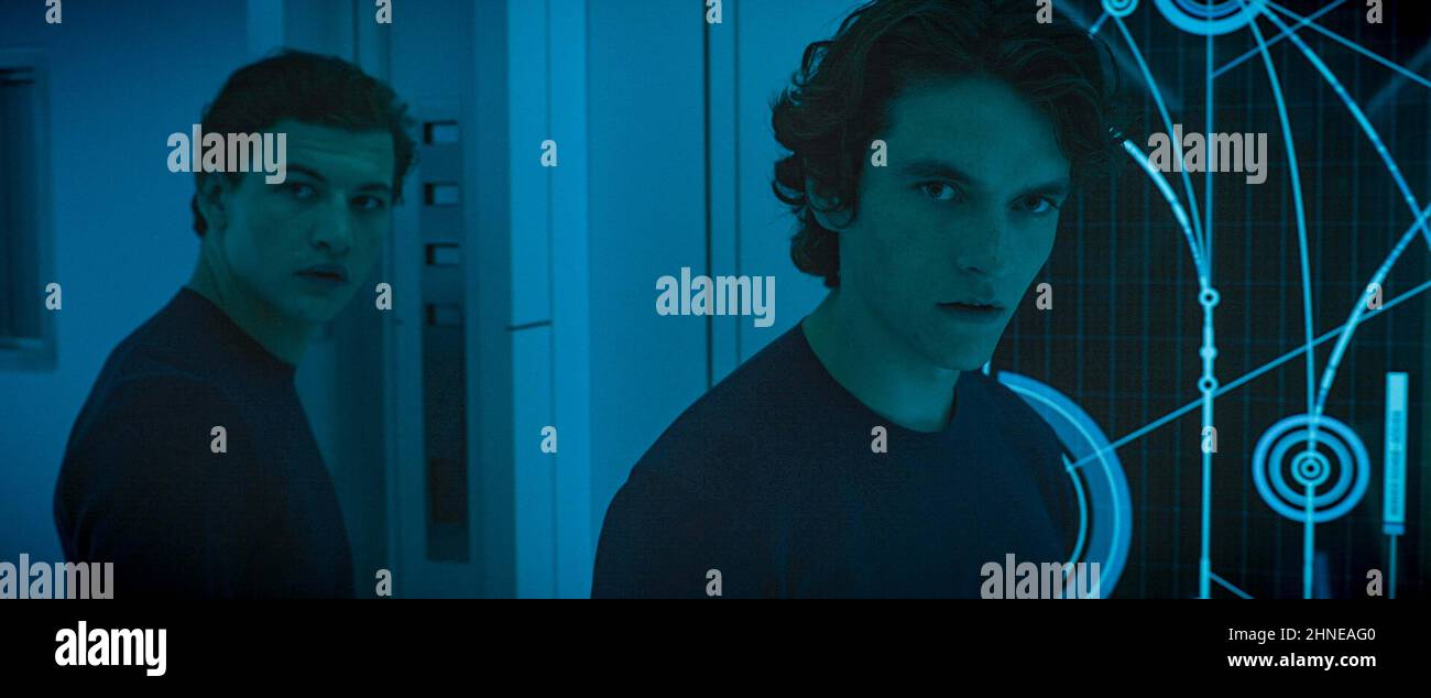 VOYAGERS (2021) TYE SHERIDAN FIONN WHITEHEAD NEIL BURGER (DIR ...