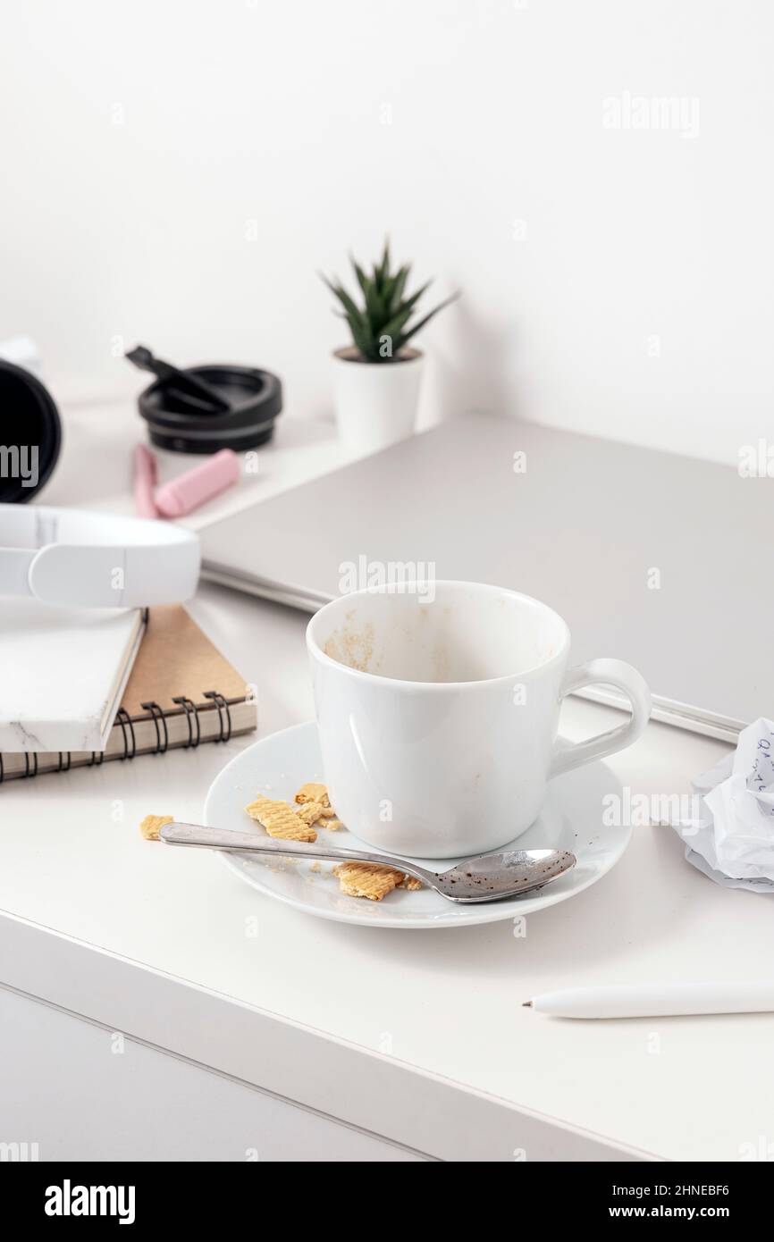 Untidy workplace hi-res stock photography and images - Alamy