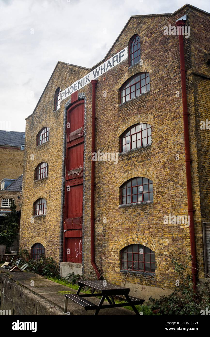 Apartments in a converted warehouse, Wapping, a redeveloped former ...