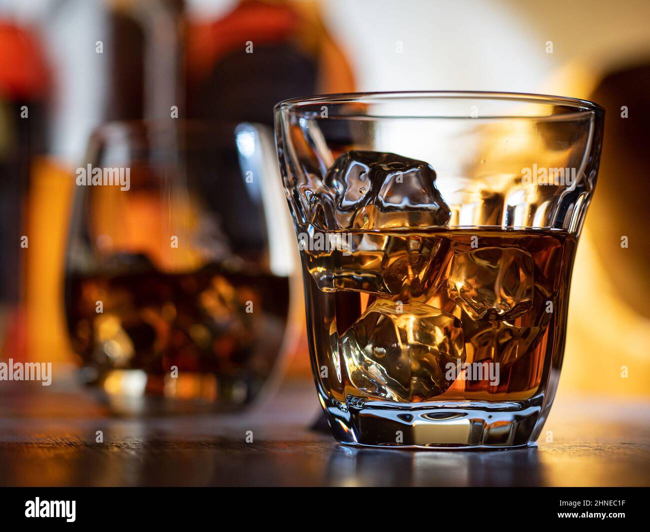 Whisky on the rocks hi-res stock photography and images - Alamy