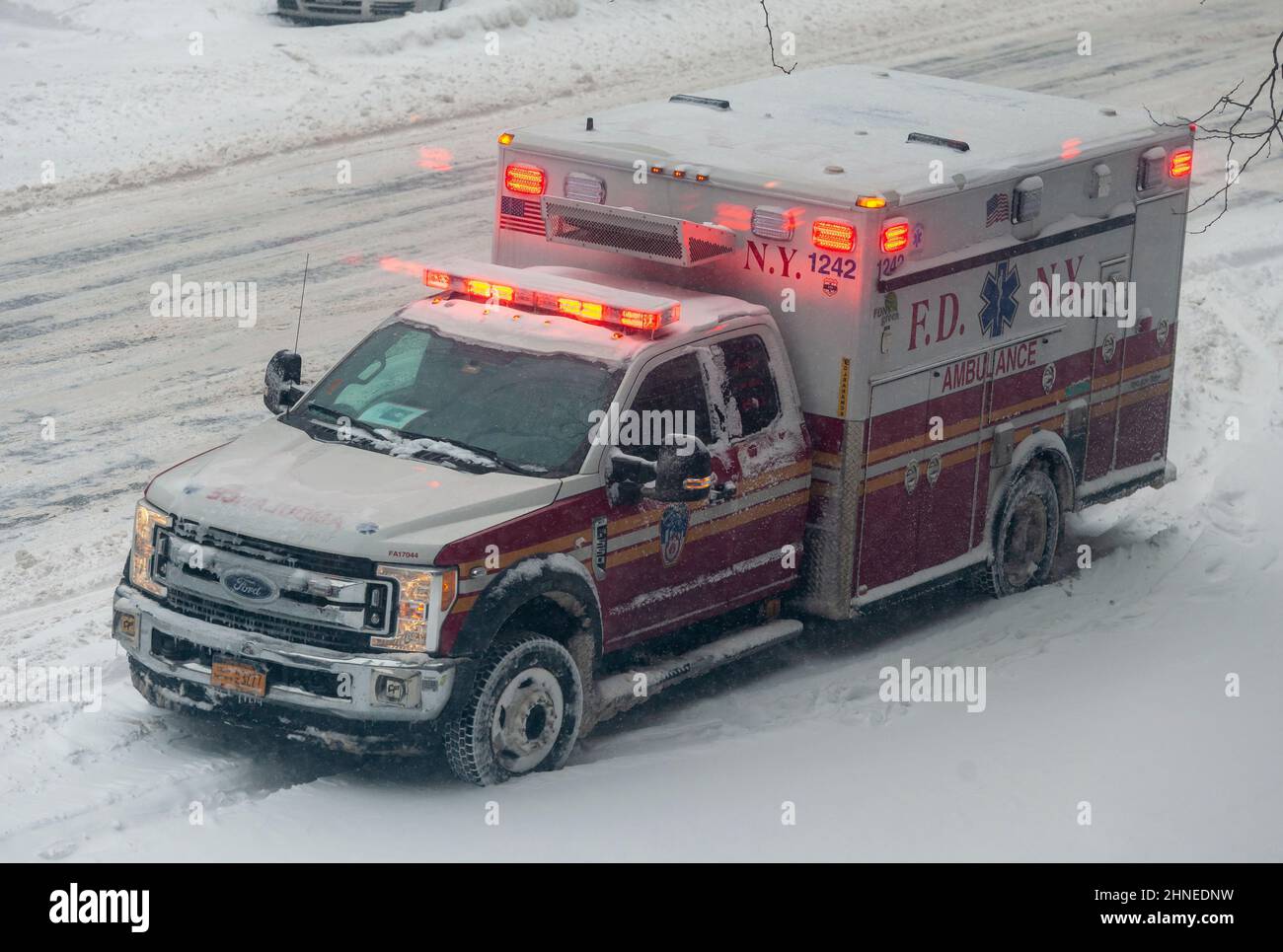 Fdny ambulance flashing lights hi-res stock photography and images - Alamy