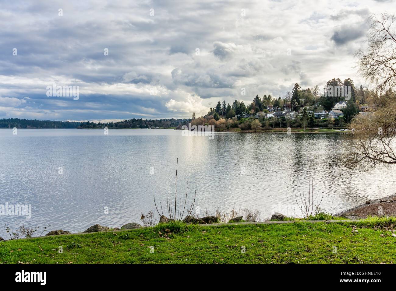 A view of the shoreline along Lake Washington in Seattle Stock Photo ...