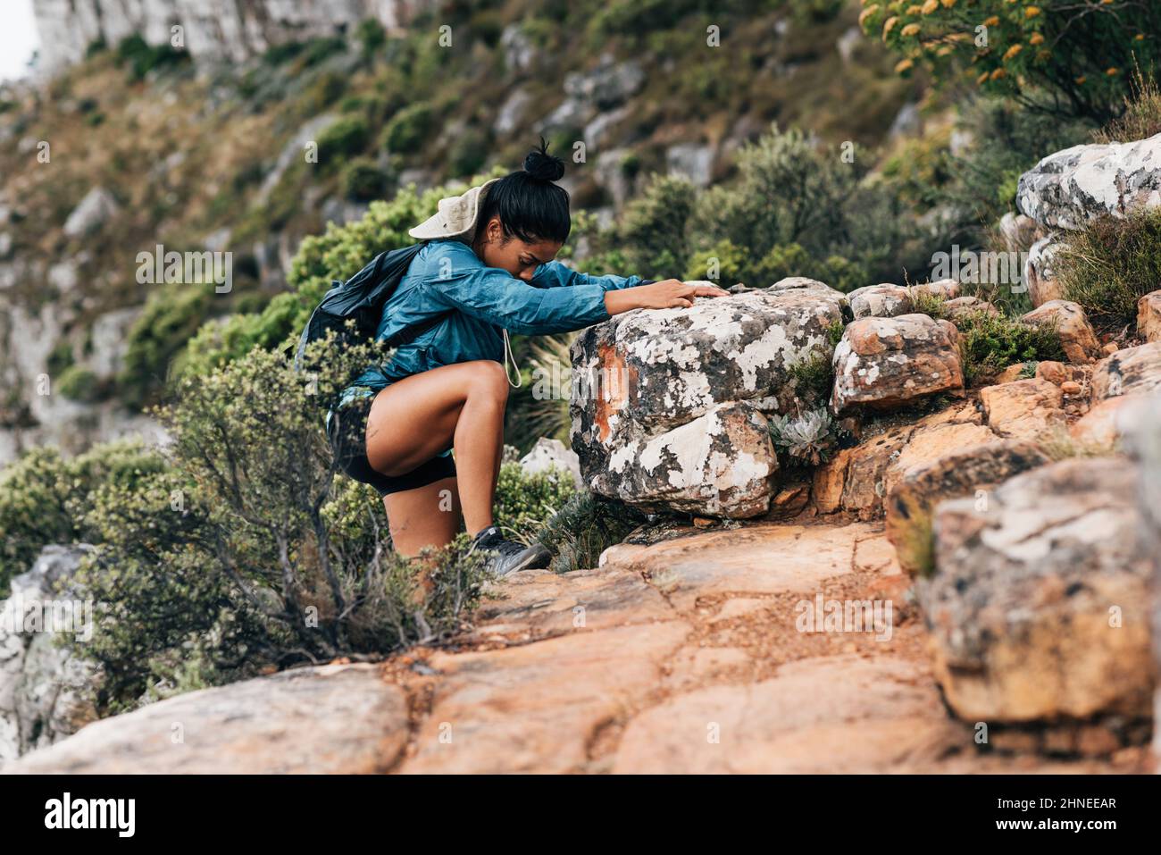 Side view of woman rock climbing hi-res stock photography and images ...