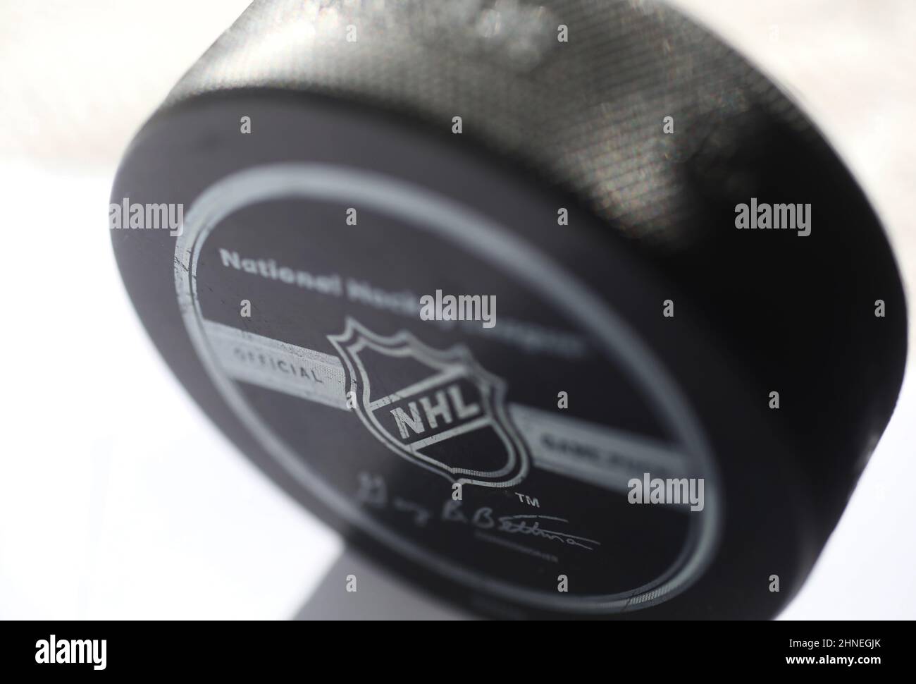 Official game puck hi-res stock photography and images - Alamy