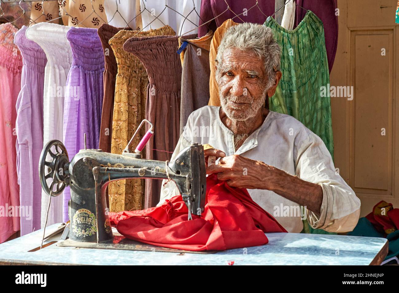 India sewing machine hi-res stock photography and images - Alamy