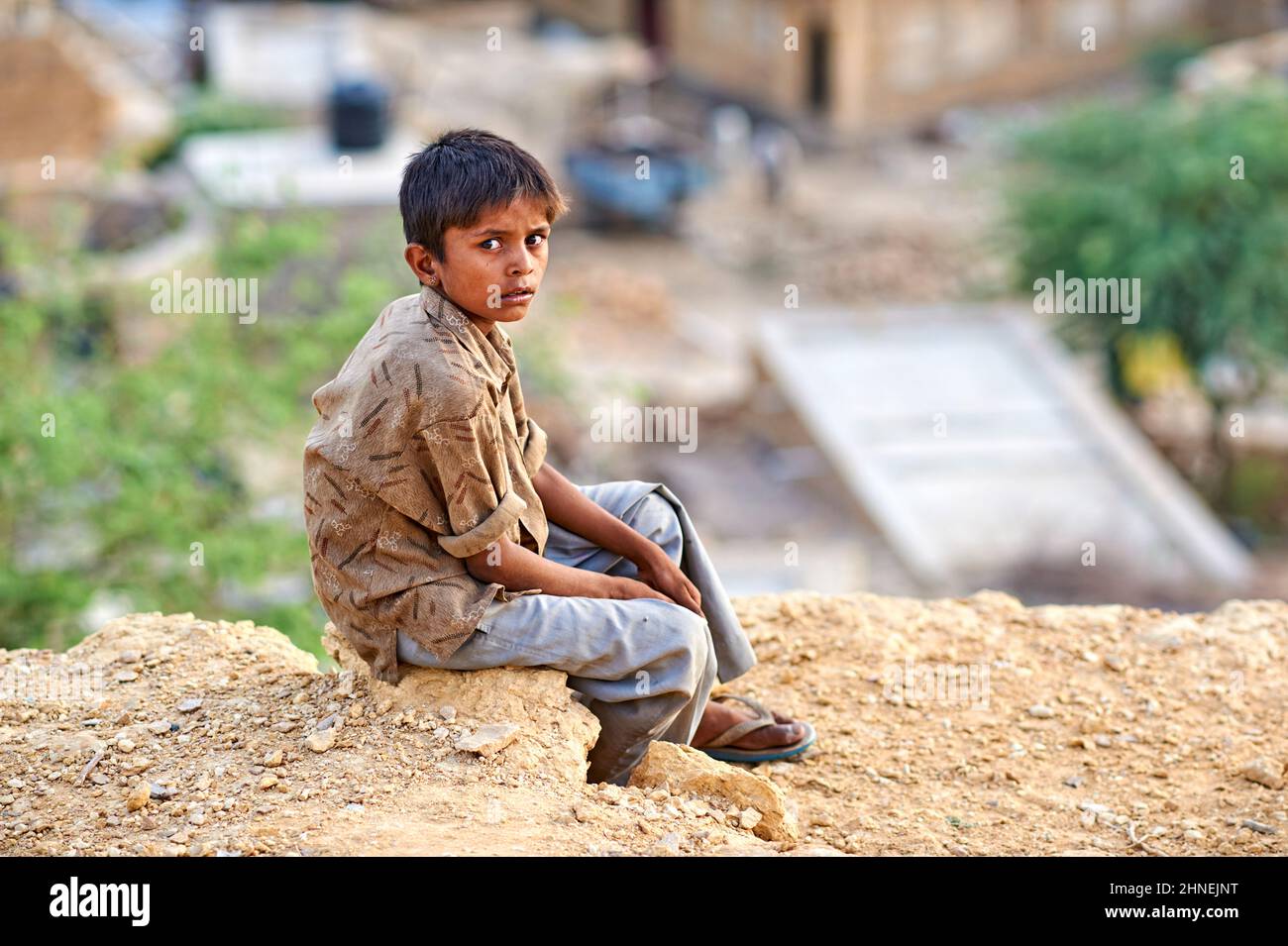 India Rajasthan jaisalmer. Portrait of a sad boy Stock Photo - Alamy