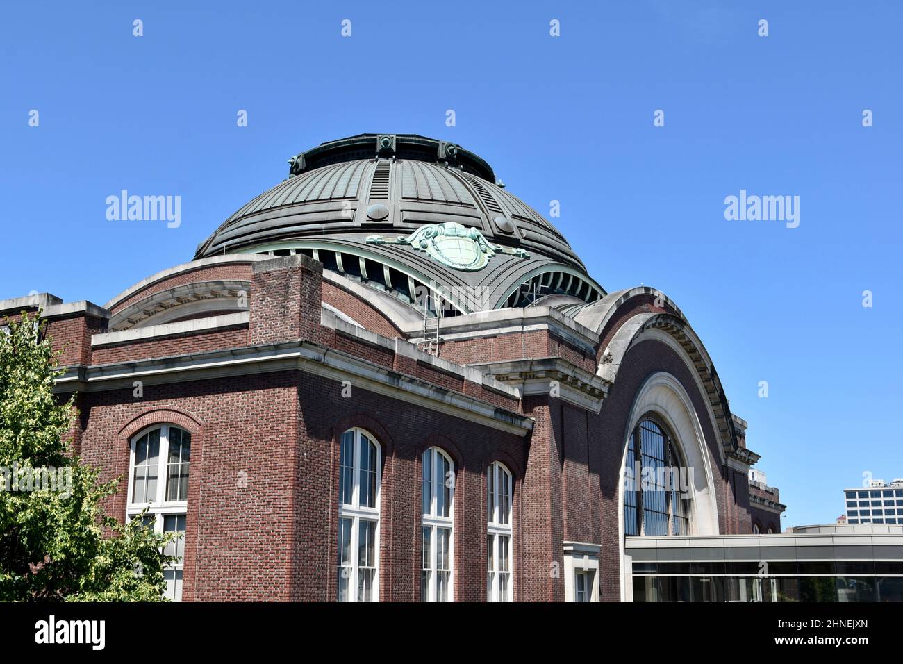 Views around downtown Tacoma, Washington featuring the Museum of Glass ...