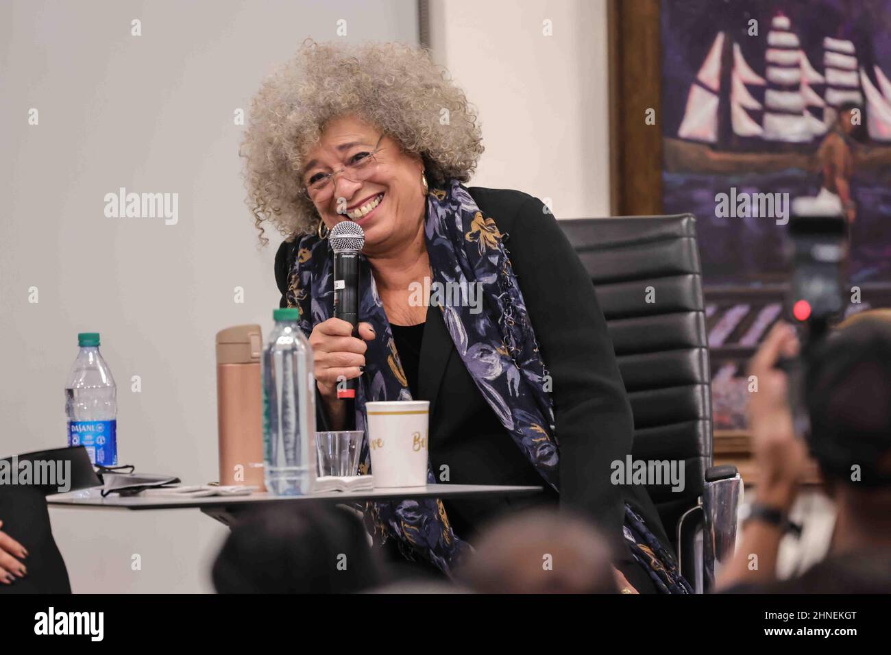 Angela davis activist hi-res stock photography and images - Alamy