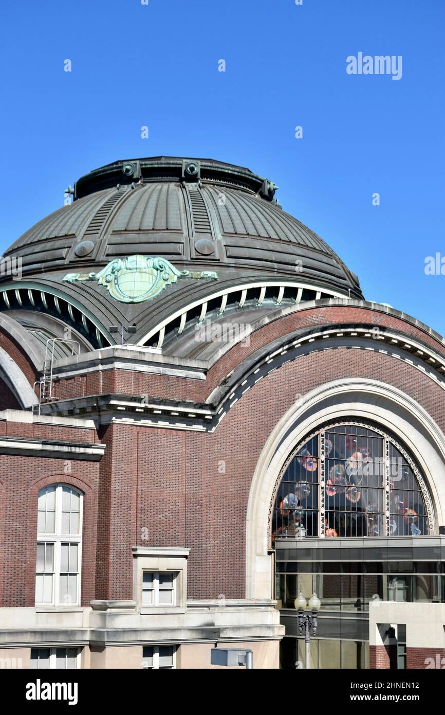 Views around downtown Tacoma, Washington featuring the Museum of Glass ...