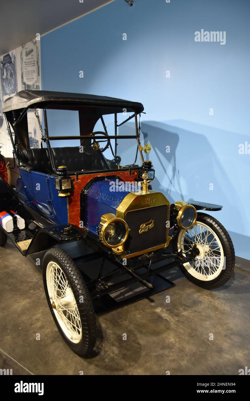 The Le May Auto Museum, known as America's Car Museum, in Tacoma ...