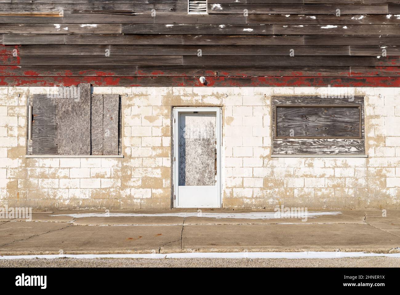 Abandoned storefront in small Midwest town Stock Photo - Alamy