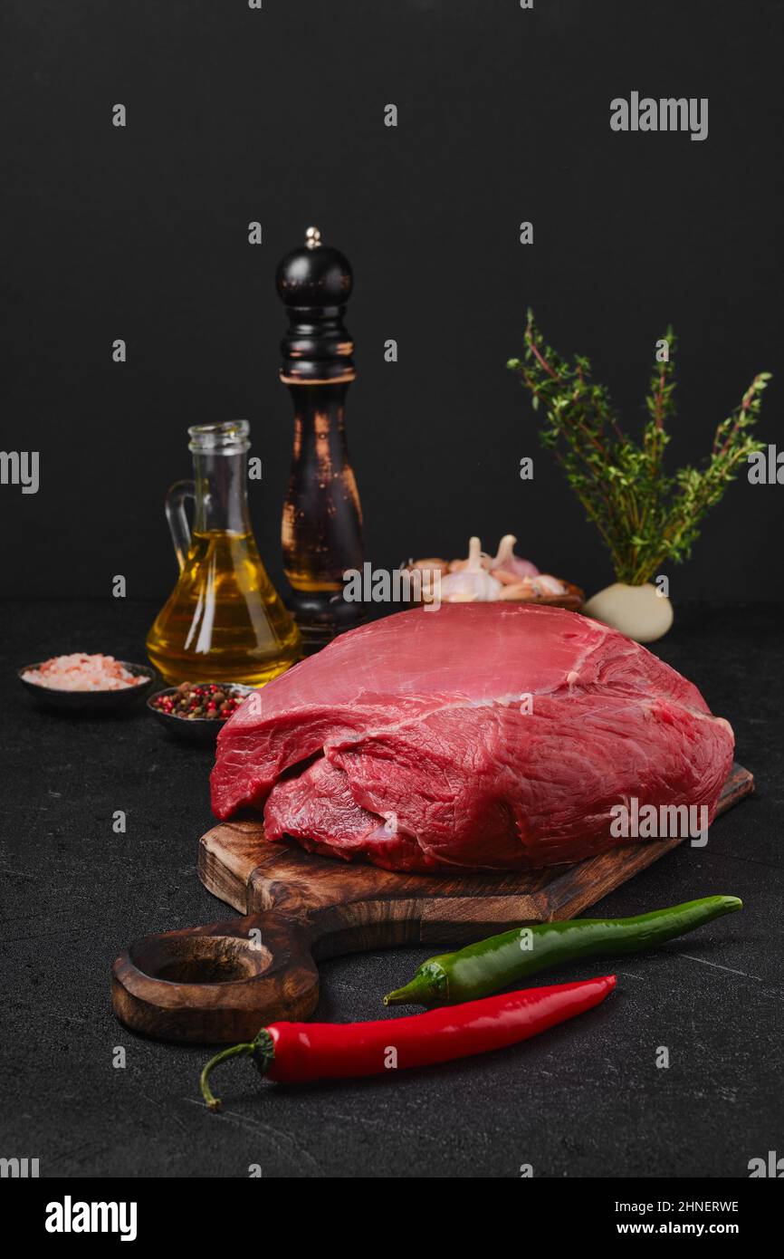 Raw beef top round meat, whole uncut section Stock Photo - Alamy