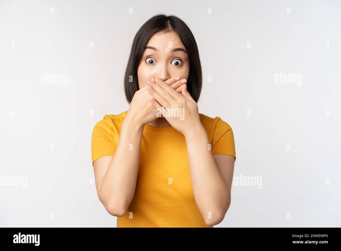 Shocked asian woman cover mouth with hands, looking startled with ...