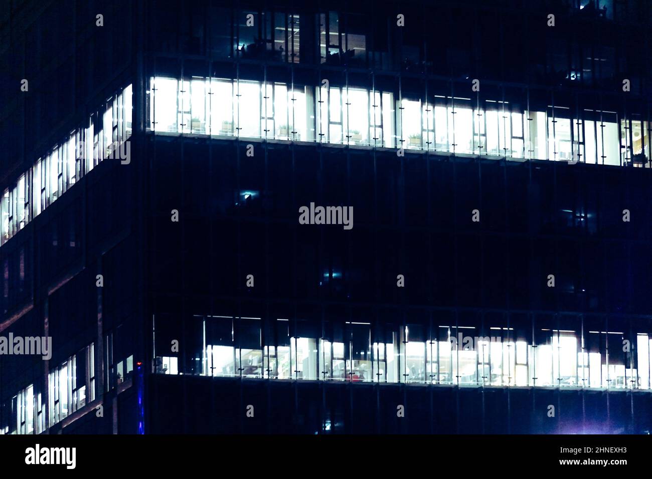 Empty office windows night hi-res stock photography and images - Alamy