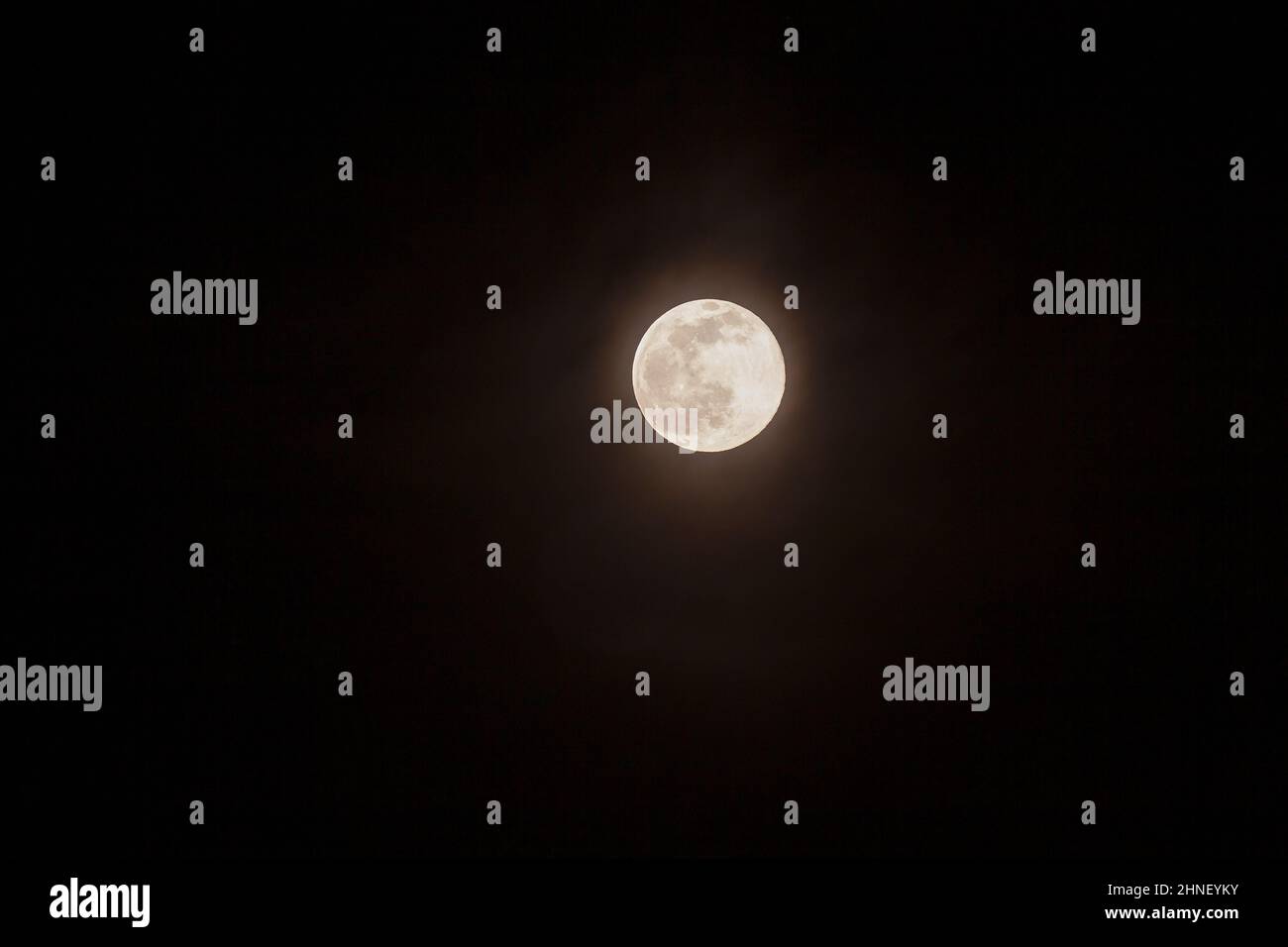 Telephoto lens shot of moon hi-res stock photography and images - Alamy