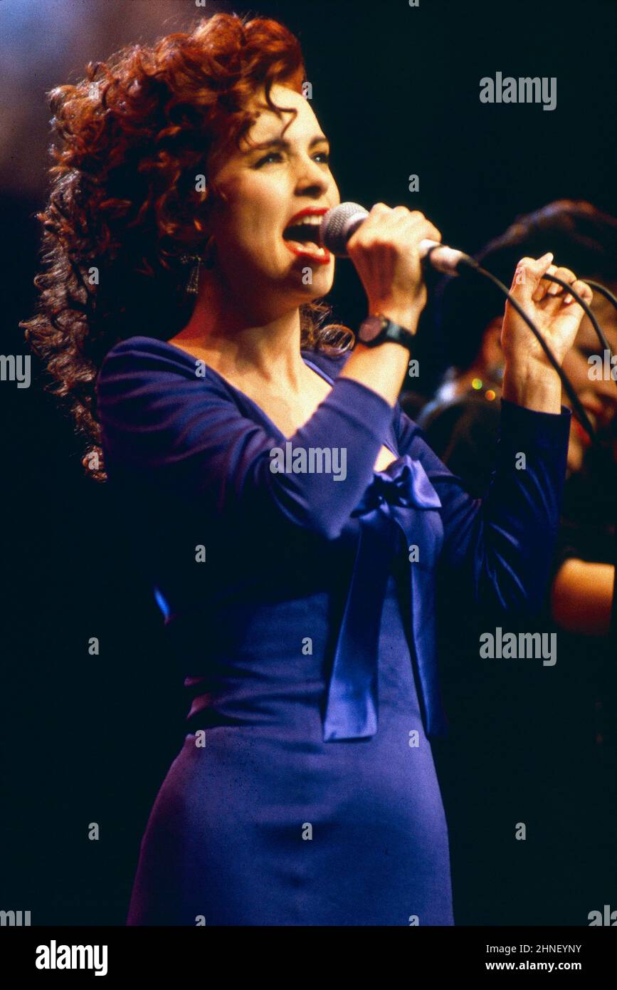 Sheena easton 1980's hi-res stock photography and images - Alamy