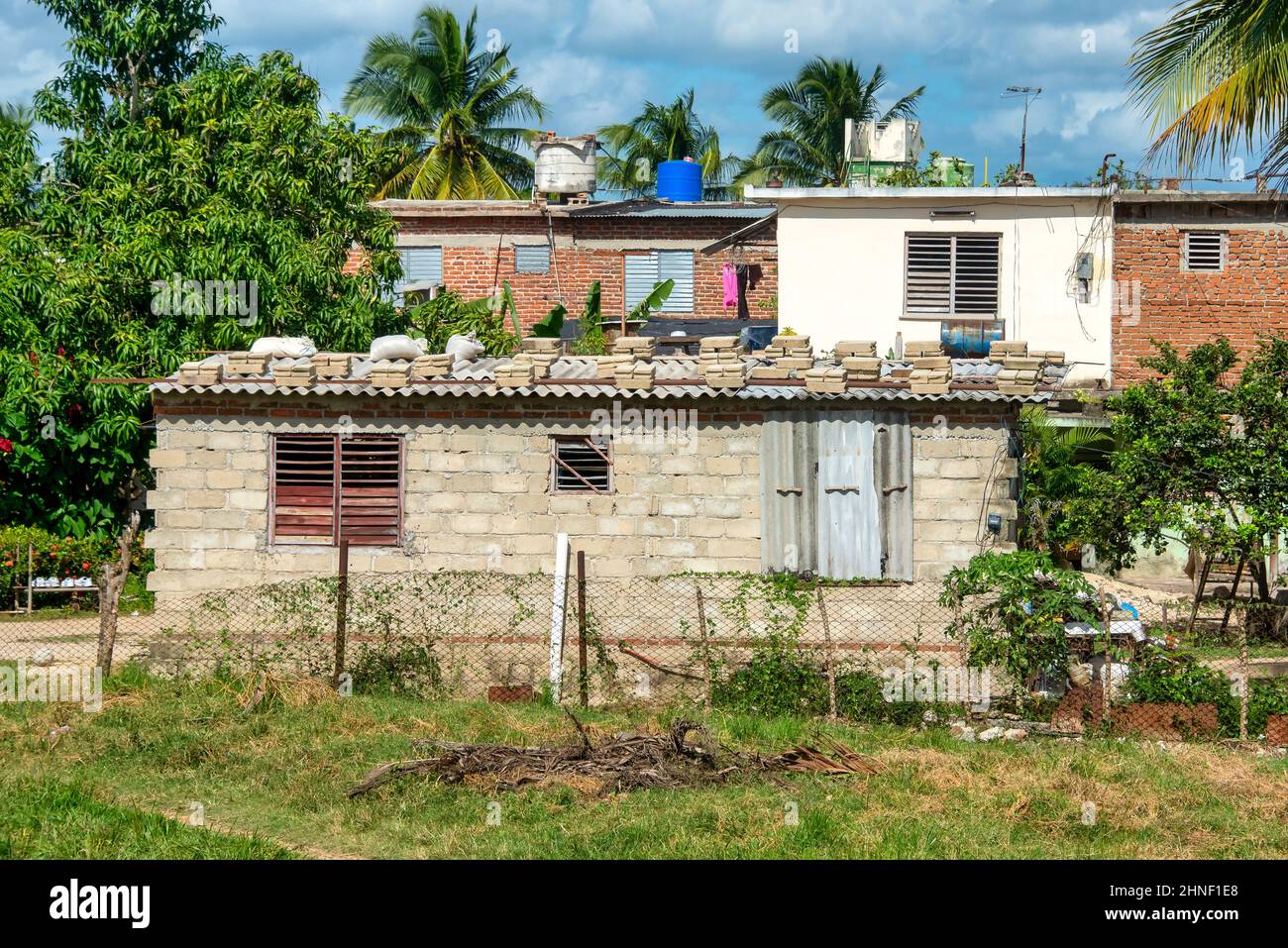 Cuba house water tank hi-res stock photography and images - Alamy