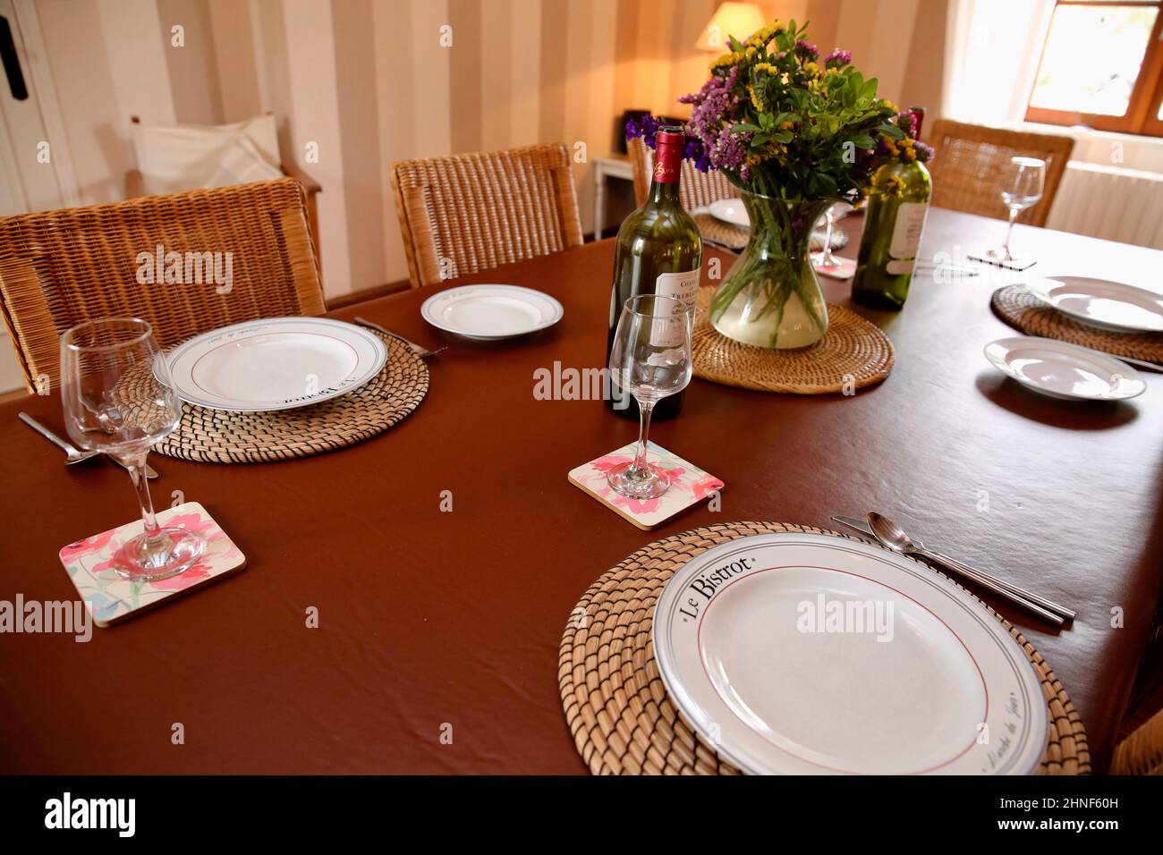 Table setting laid for a dinner party Stock Photo - Alamy
