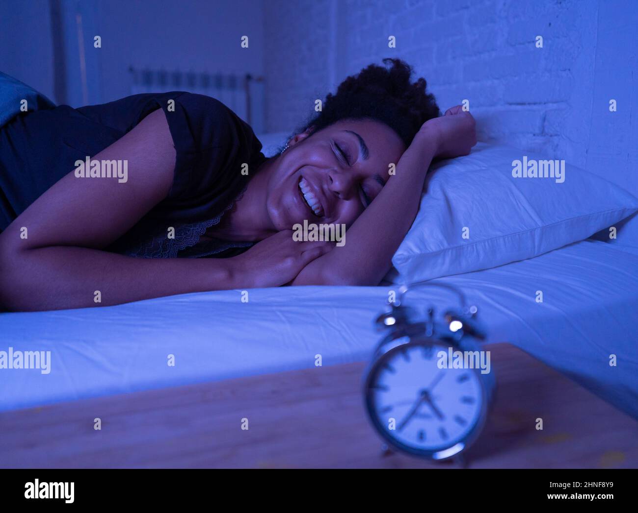 Woman cant sleep bed clock hi-res stock photography and images - Alamy