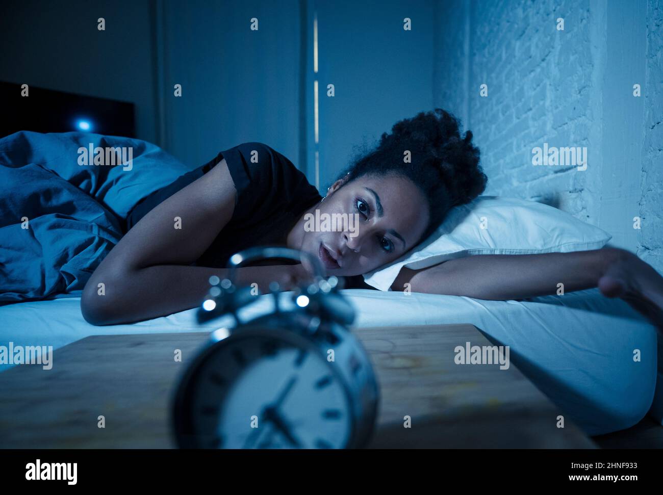 Woman cant sleep bed clock hi-res stock photography and images - Alamy