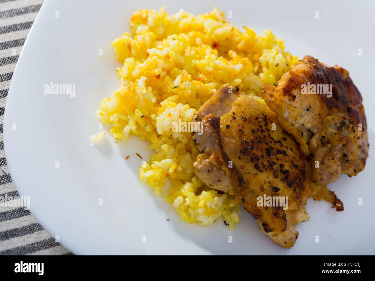 Chicken eating rice seed hi-res stock photography and images - Alamy