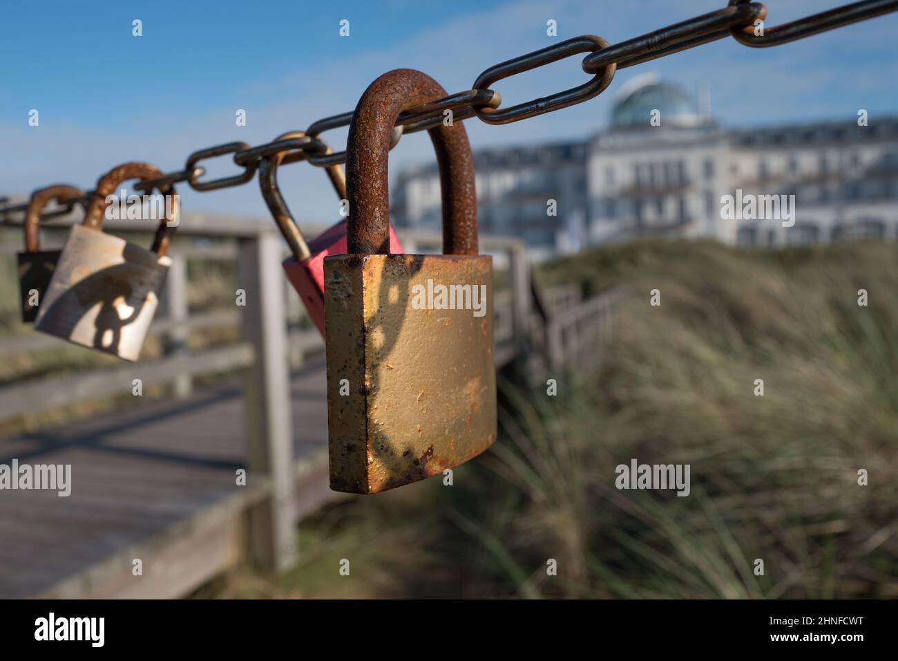 Weisses schloss am meer hi-res stock photography and images - Alamy