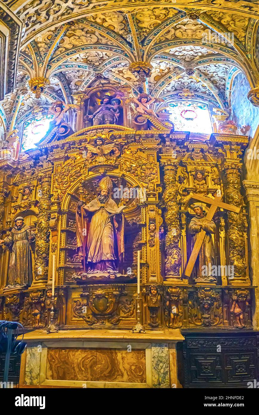SEVILLE, SPAIN - SEPT 29, 2019: The ornate carved gilt altarpiece of ...