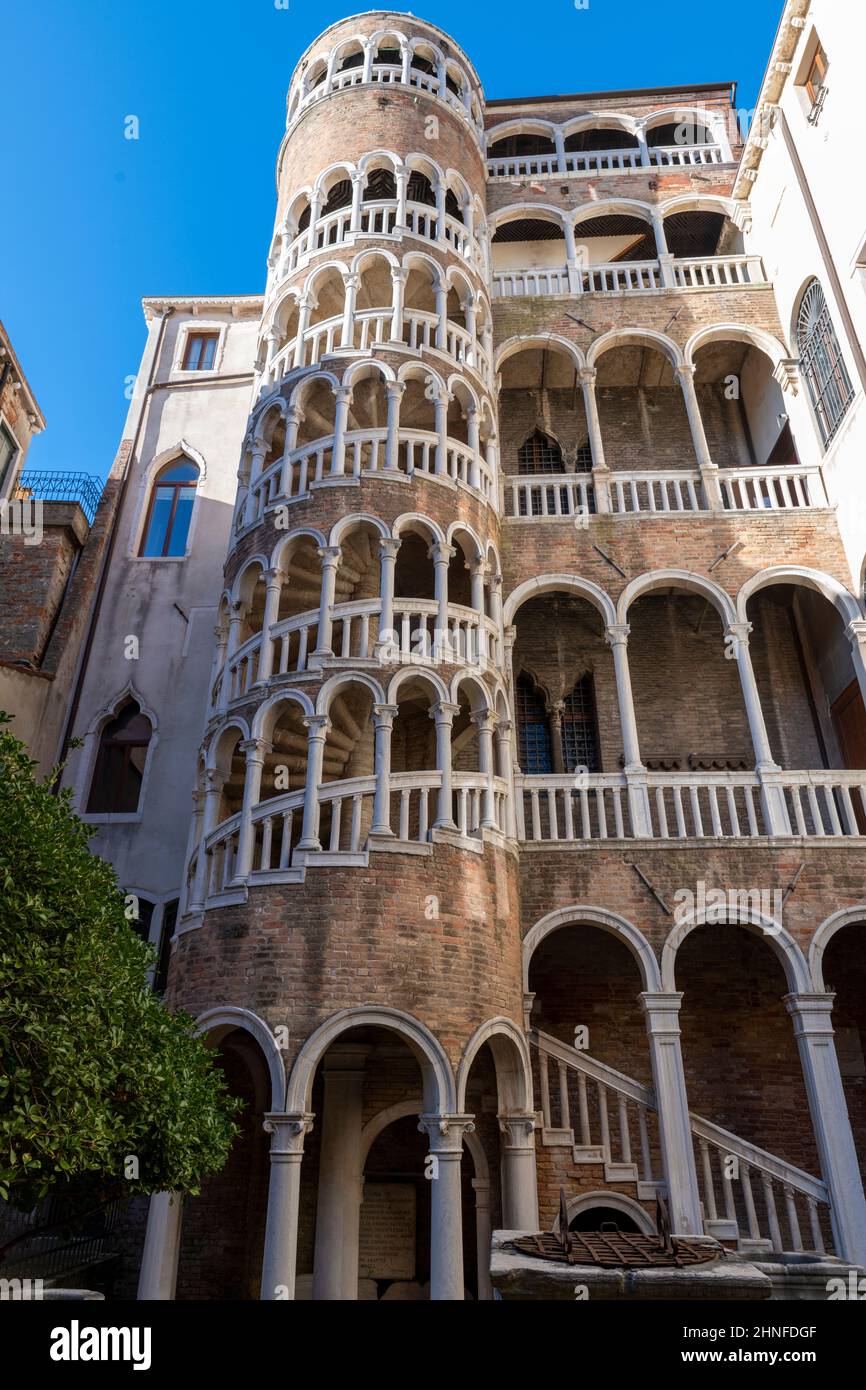 Palazzo Contarini del Bovolo Stock Photo - Alamy