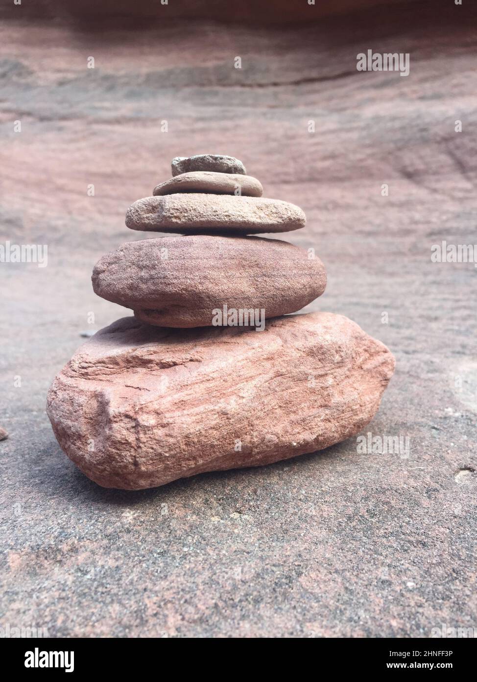 five stones stacked from largest to smallest Stock Photo - Alamy