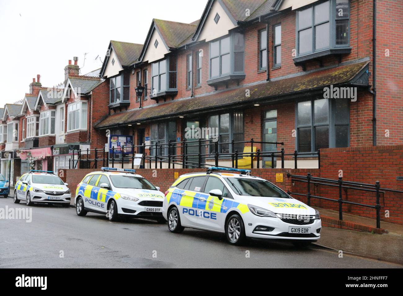 SUSSEX POLICE WORTHING POLICE STATION AND POLICE CARS Stock Photo - Alamy