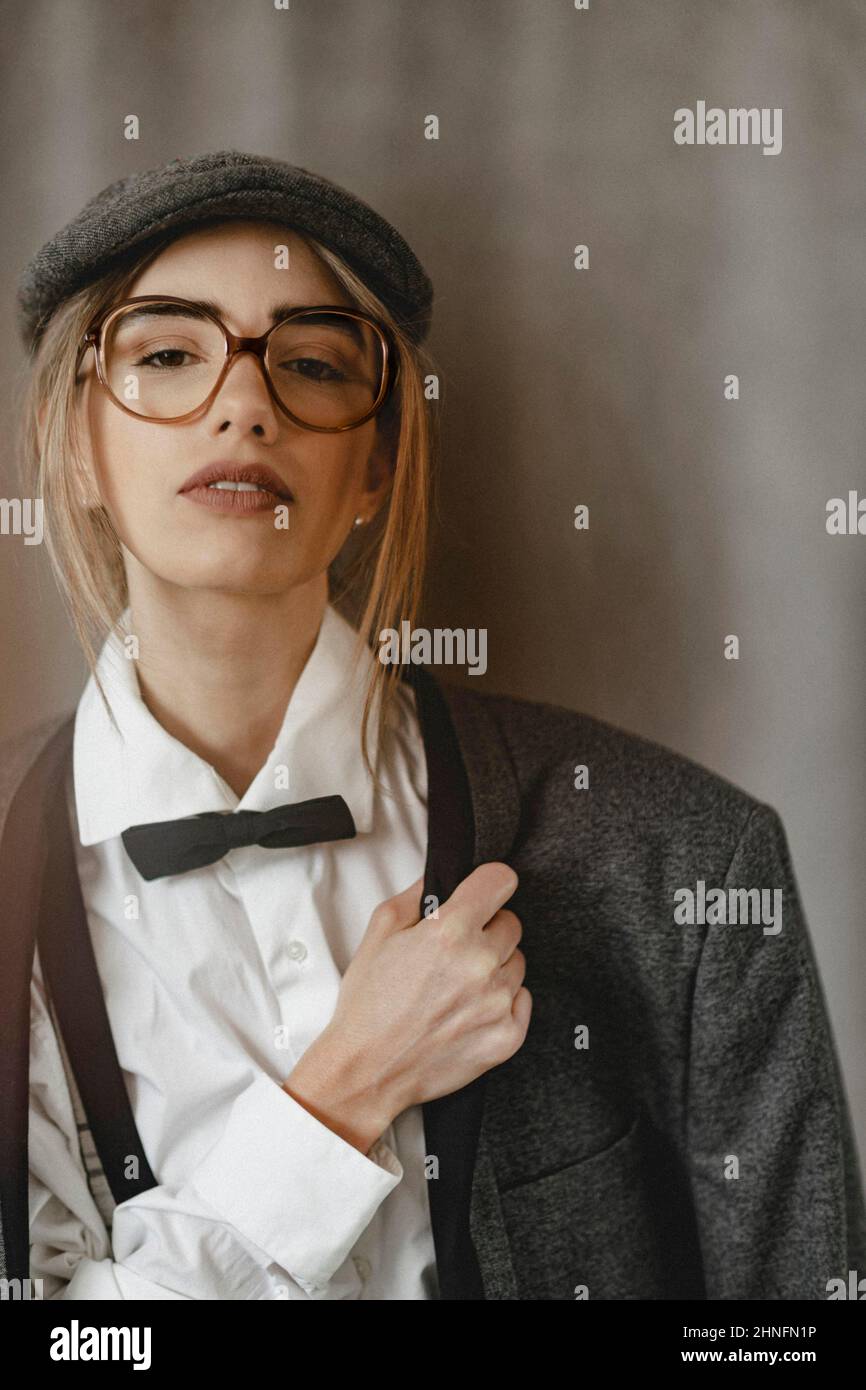 Young woman in dandy style Stock Photo - Alamy