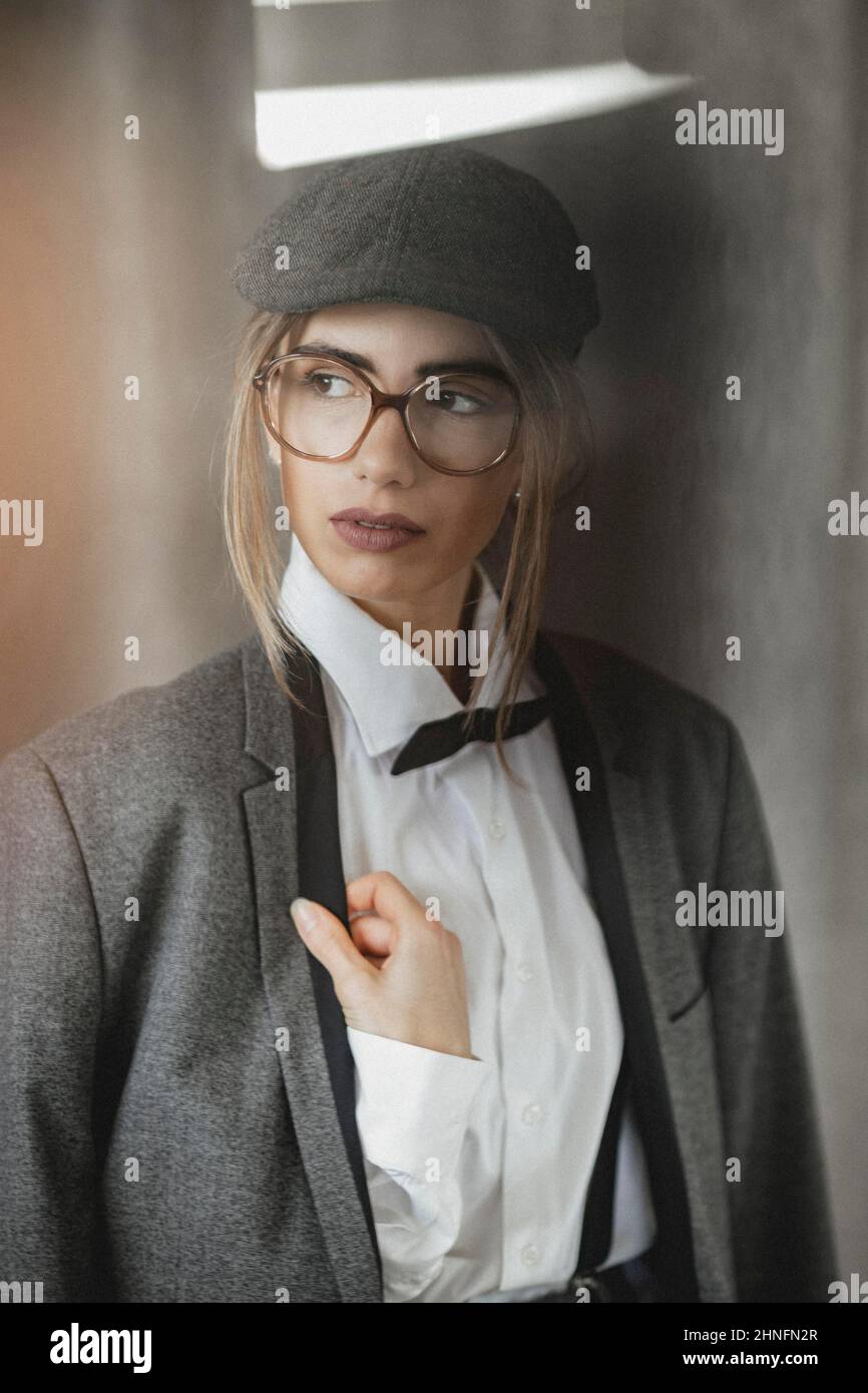 Young woman in dandy style Stock Photo - Alamy