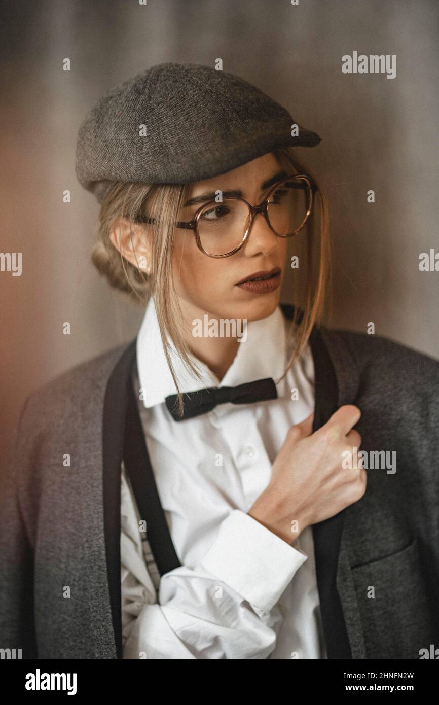 Young woman in dandy style Stock Photo - Alamy