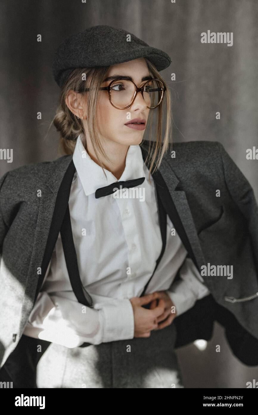 Young woman in dandy style Stock Photo - Alamy