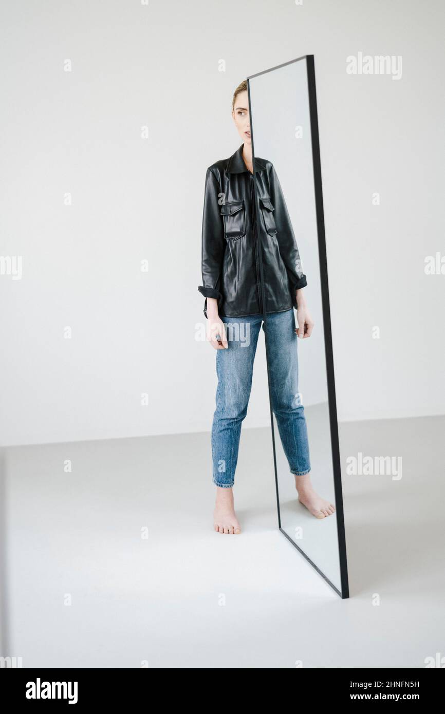 Female body mirror hi-res stock photography and images - Alamy