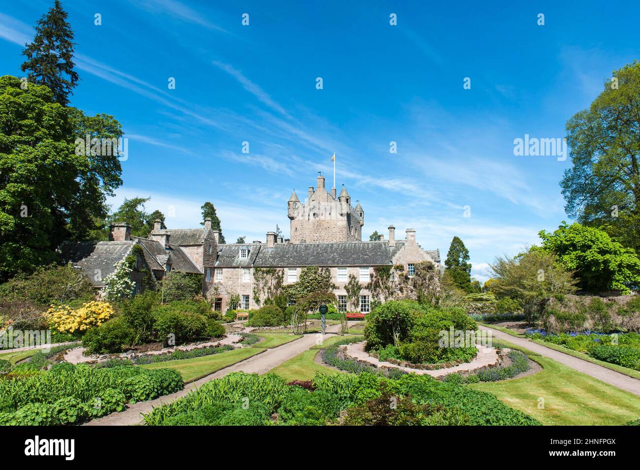 Castle with garden, landscape garden, medieval fortification, Cawdor ...