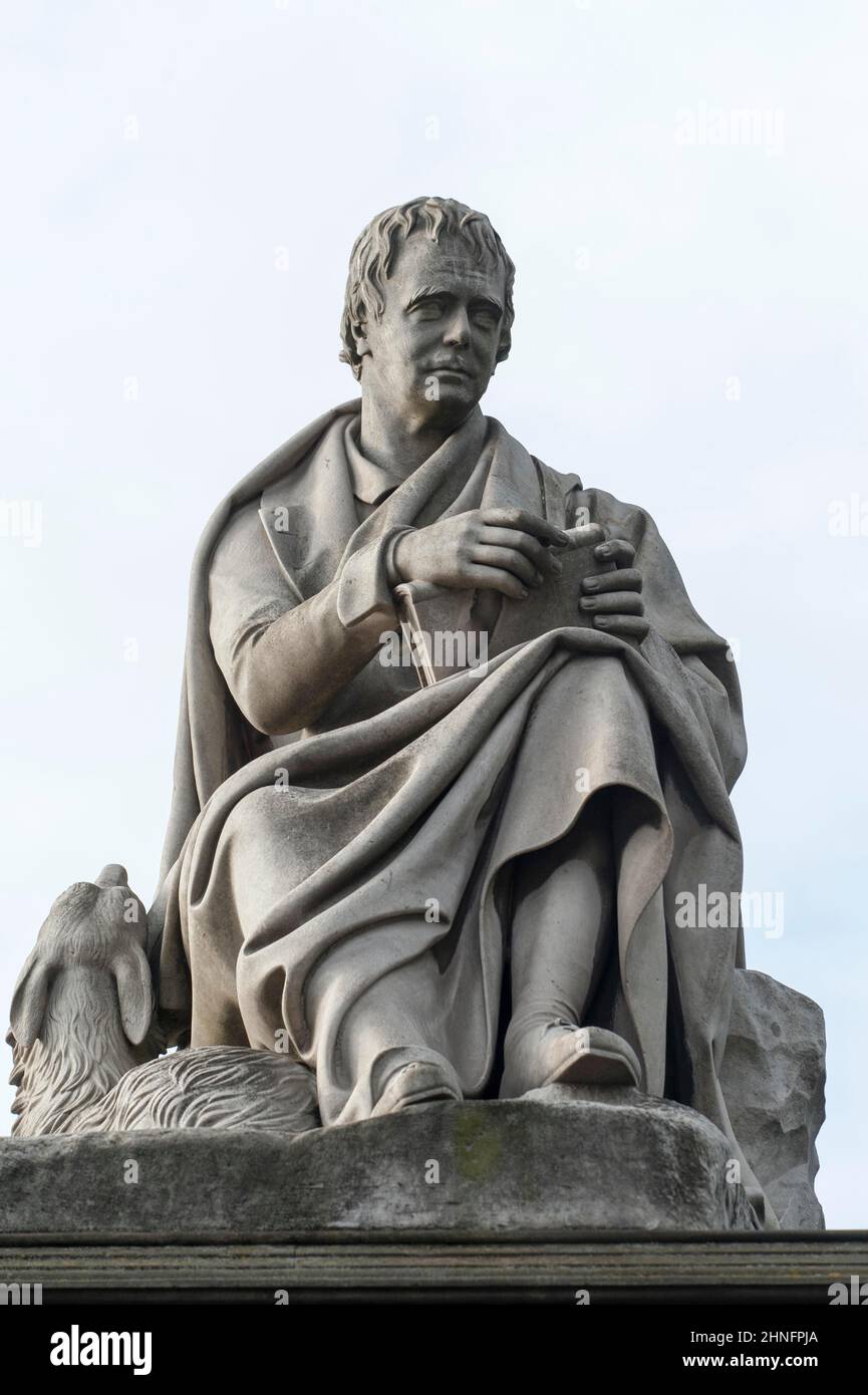 Statue of Sir Water Scott, Scottish poet and writer, Scott Monument ...