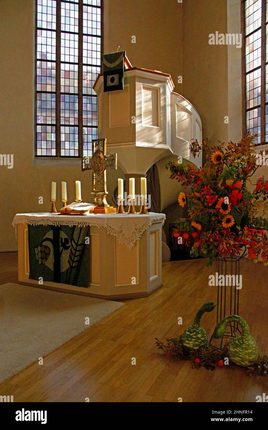 Protestant town church, interior, main altar and pulpit, Winkelkirche ...