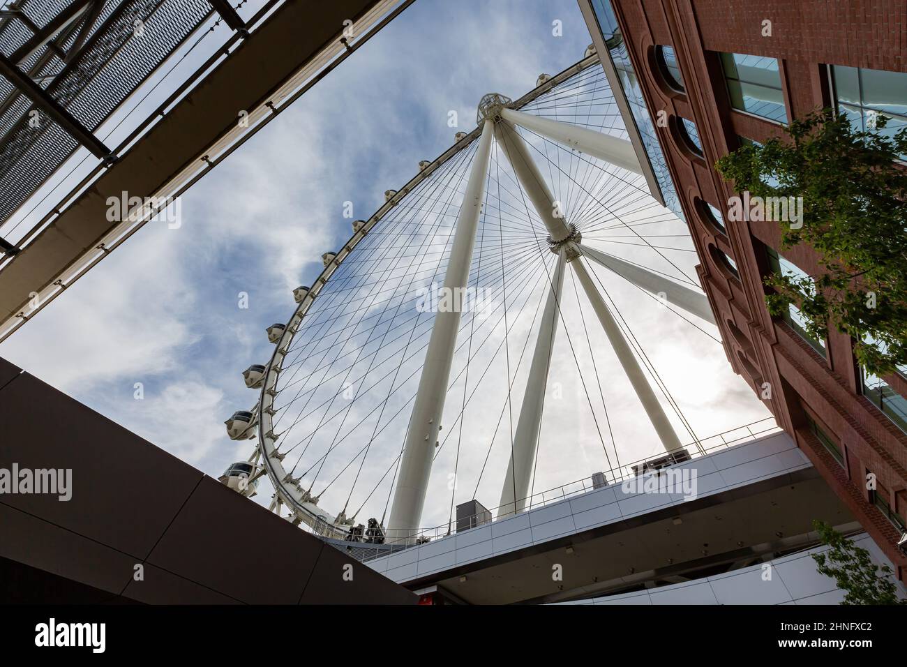 Las Vegas, AUG 6 2015 - Sunny view of the High Roller Stock Photo - Alamy