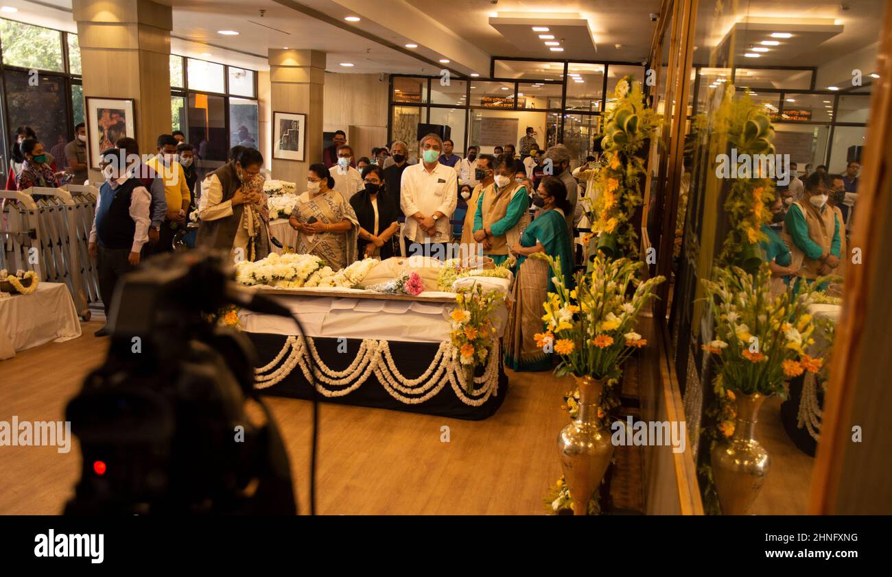 Legendary Bengali Singer Sandhya Mukhopadhyay passes away on February ...