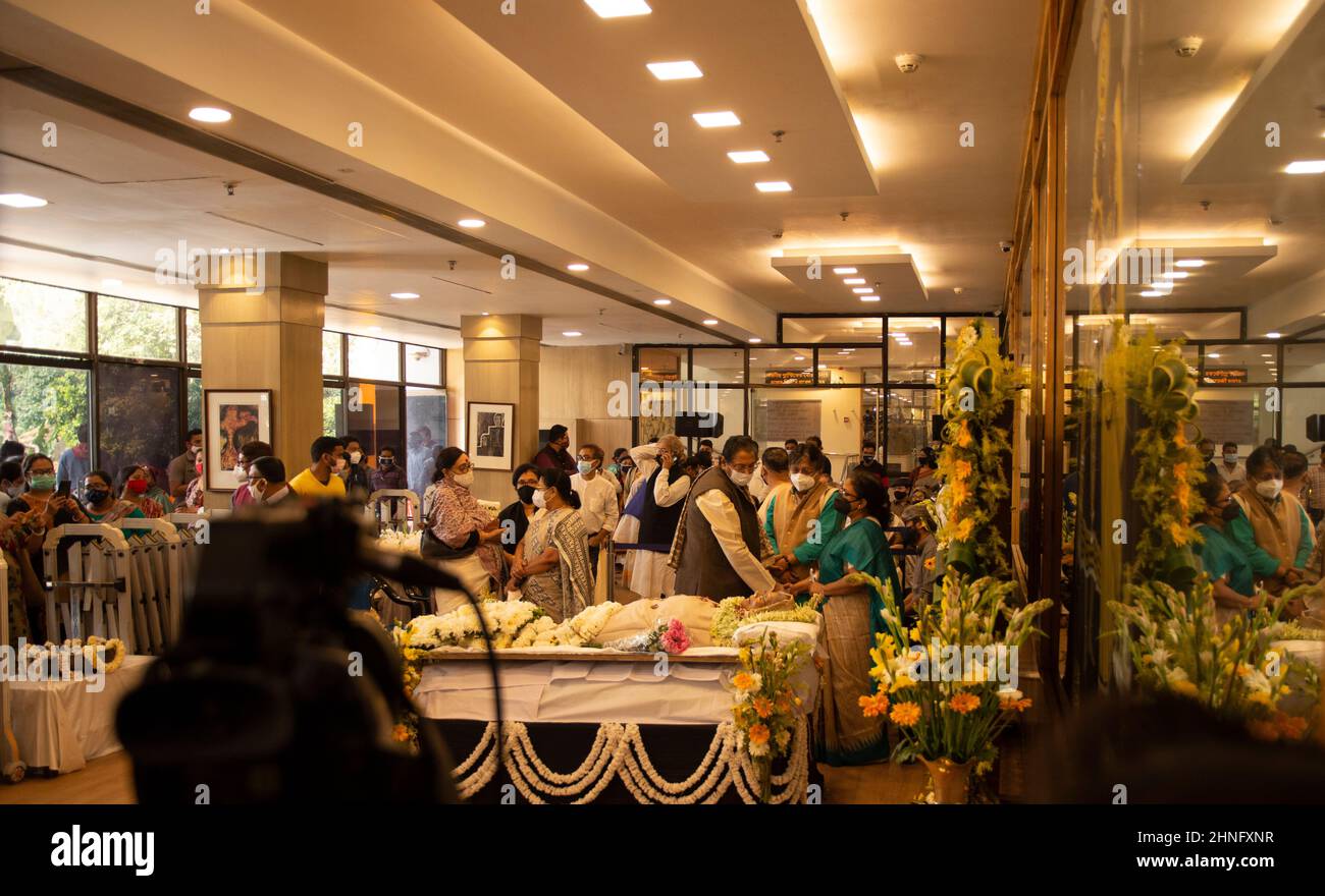 Legendary Bengali Singer Sandhya Mukhopadhyay passes away on February ...