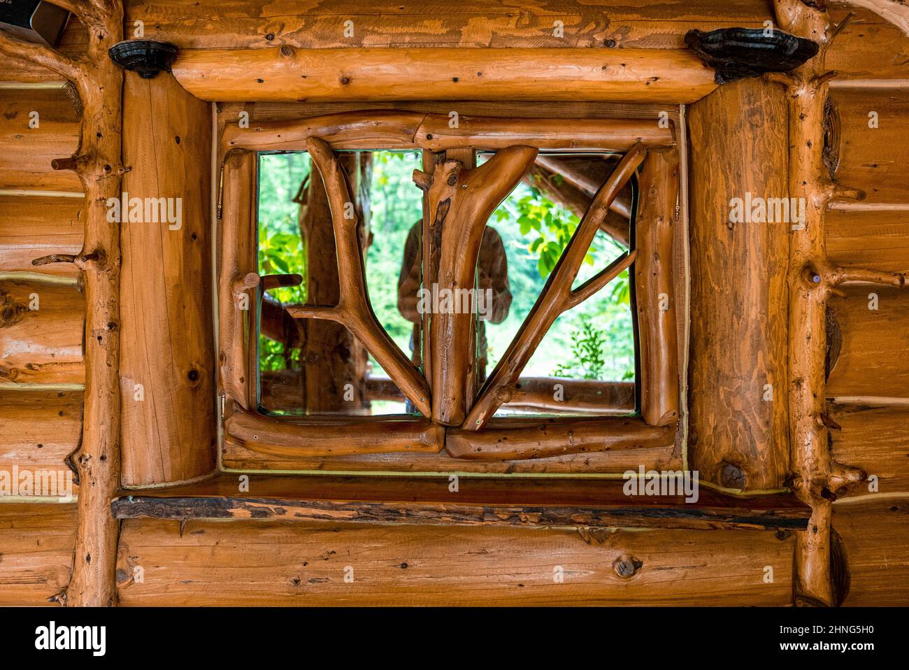 Log cabin window detail hi-res stock photography and images - Alamy