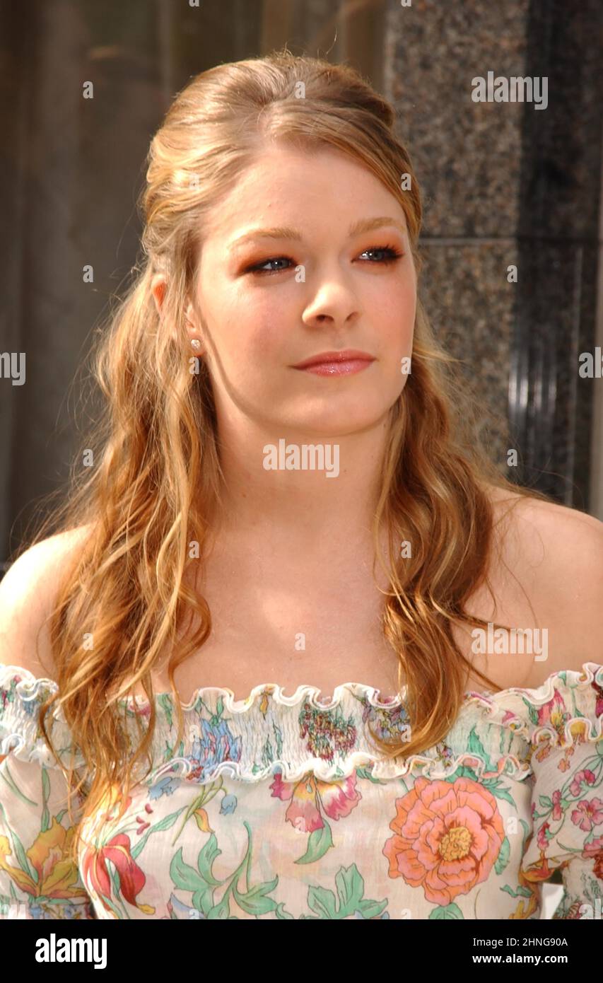 Country music singer leann rimes hi-res stock photography and images ...