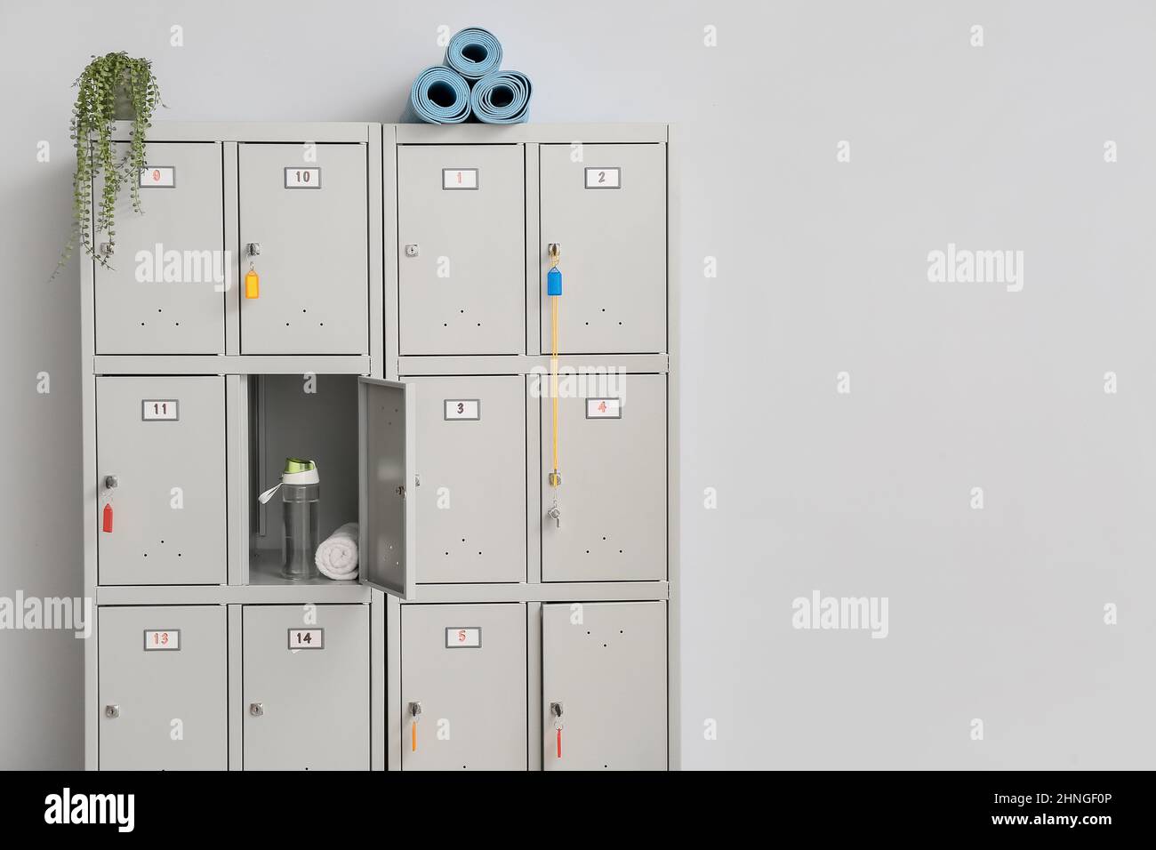 Change room hi-res stock photography and images - Alamy