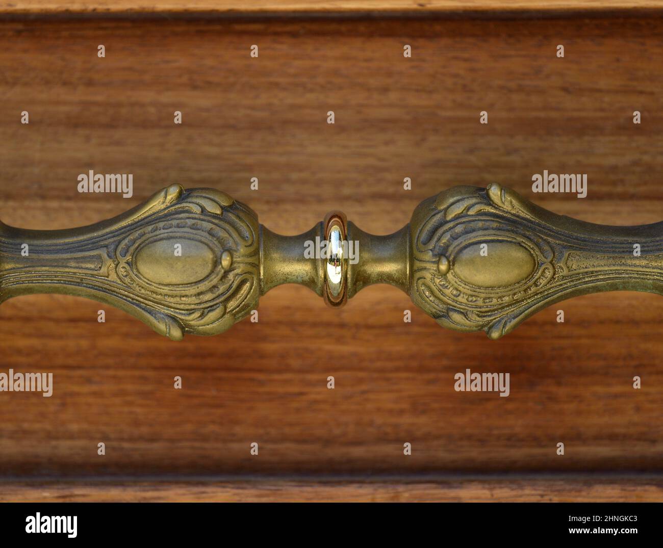 Vintage brass handle on an antique wooden door Stock Photo - Alamy