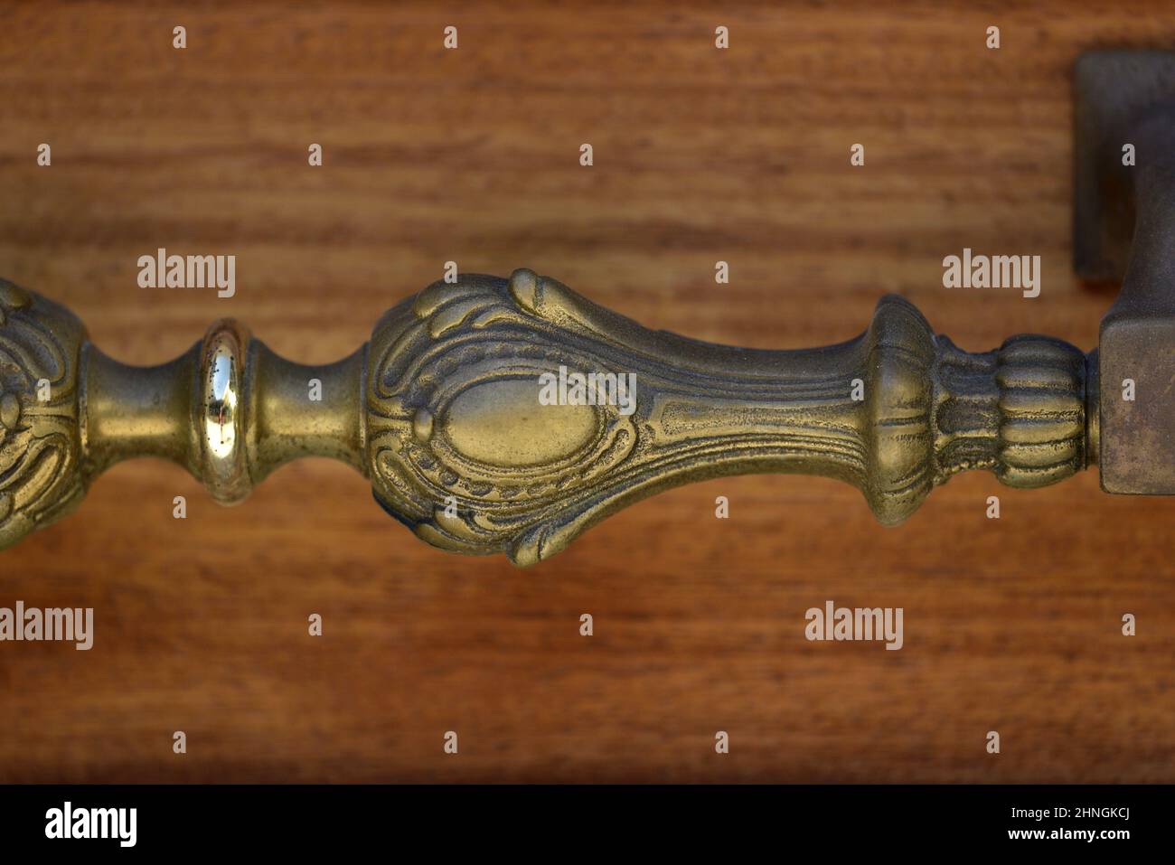 Vintage brass handle on an antique wooden door Stock Photo - Alamy