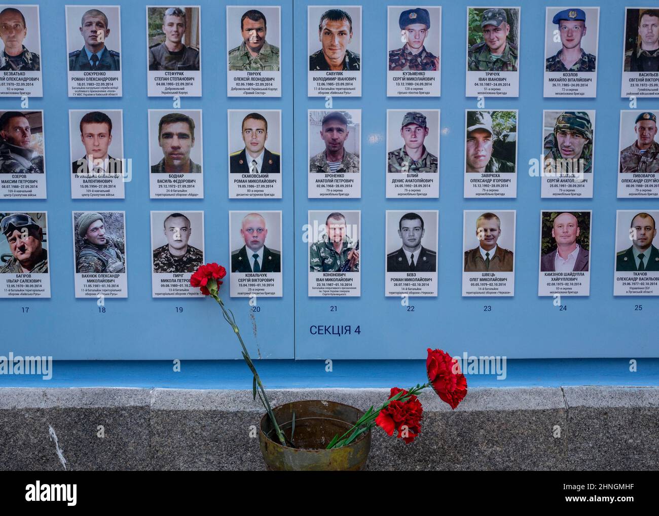 Memorial wall to fallen soldiers in the war between Ukraine and Russia ...