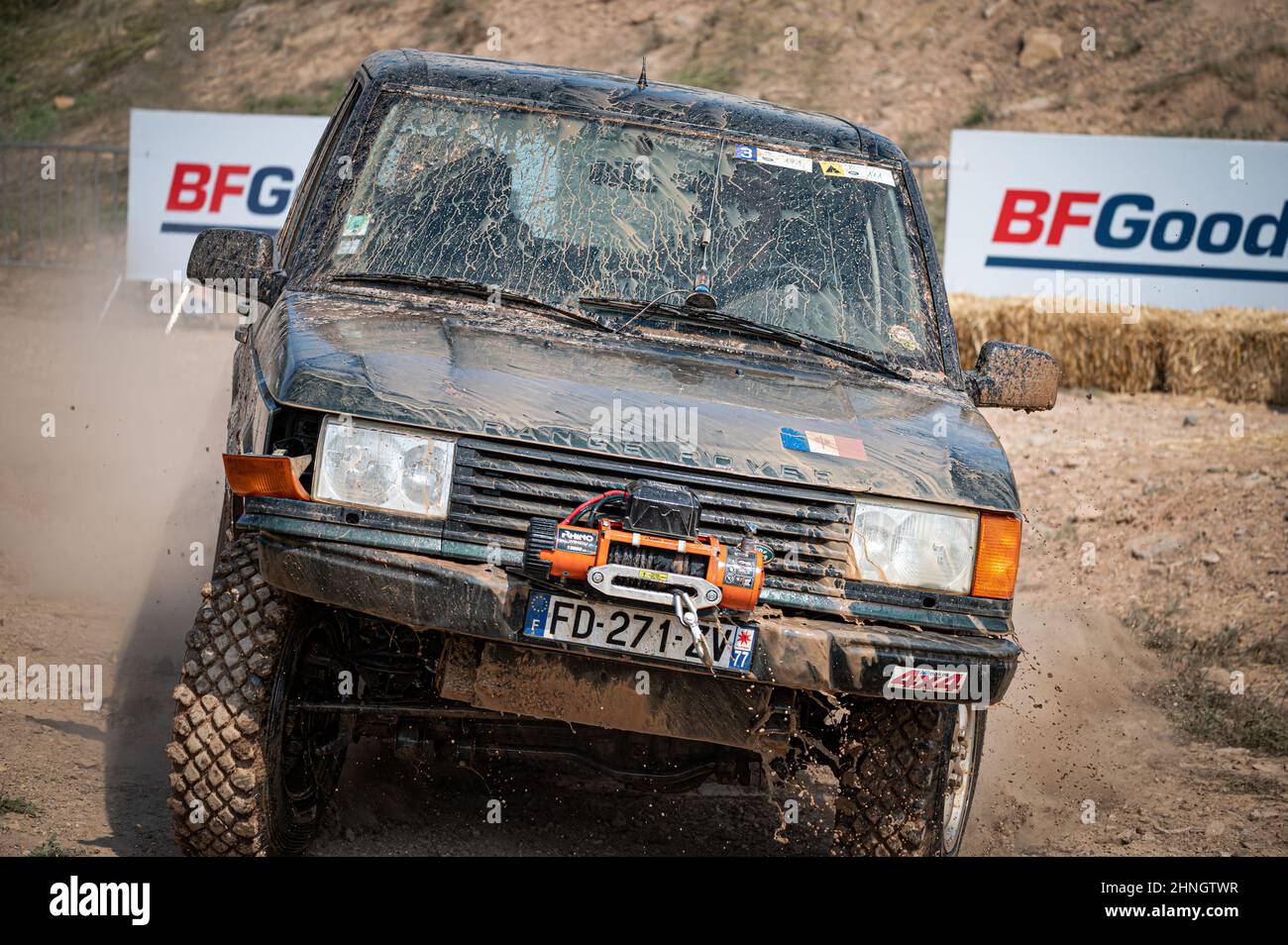 Second-generation Range Rover in technical offroading Stock Photo - Alamy